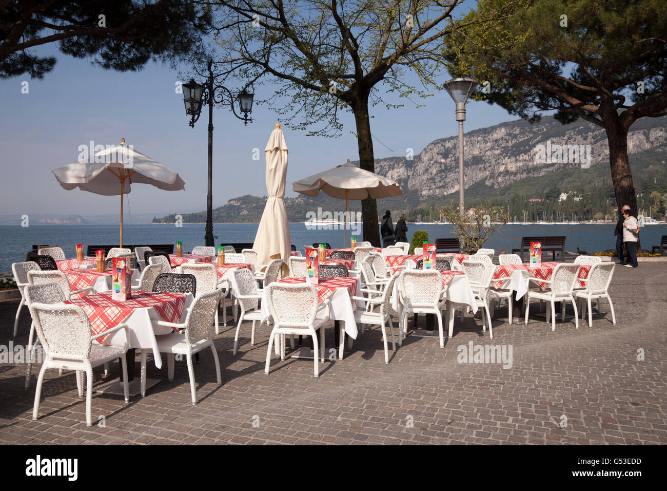 Outdoor café on the promenade of Garda, Lake Garda, Lago di Garda ...