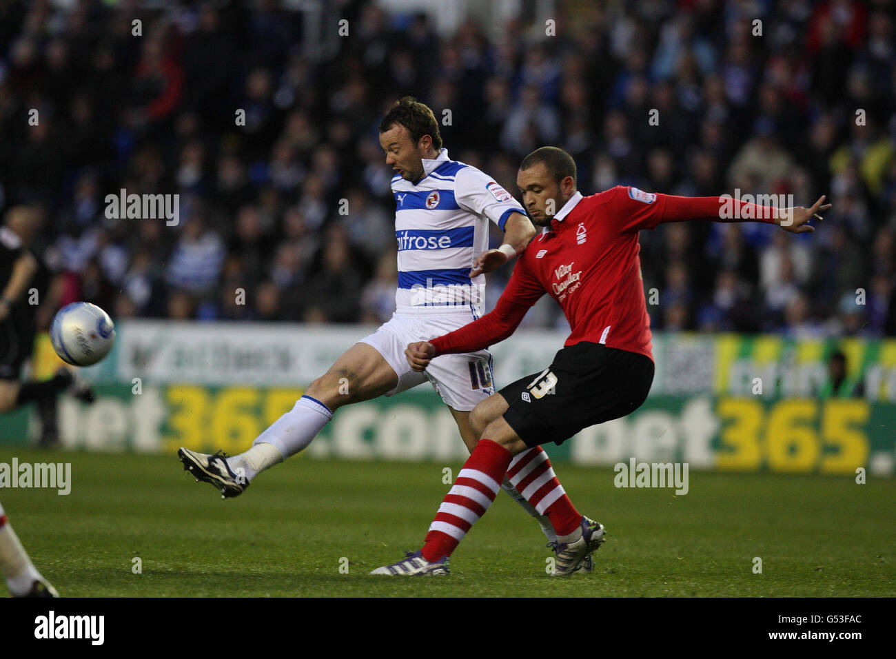 Reading's Noel Hunt and Nottingham Forest's Joel Lynch (right) during ...