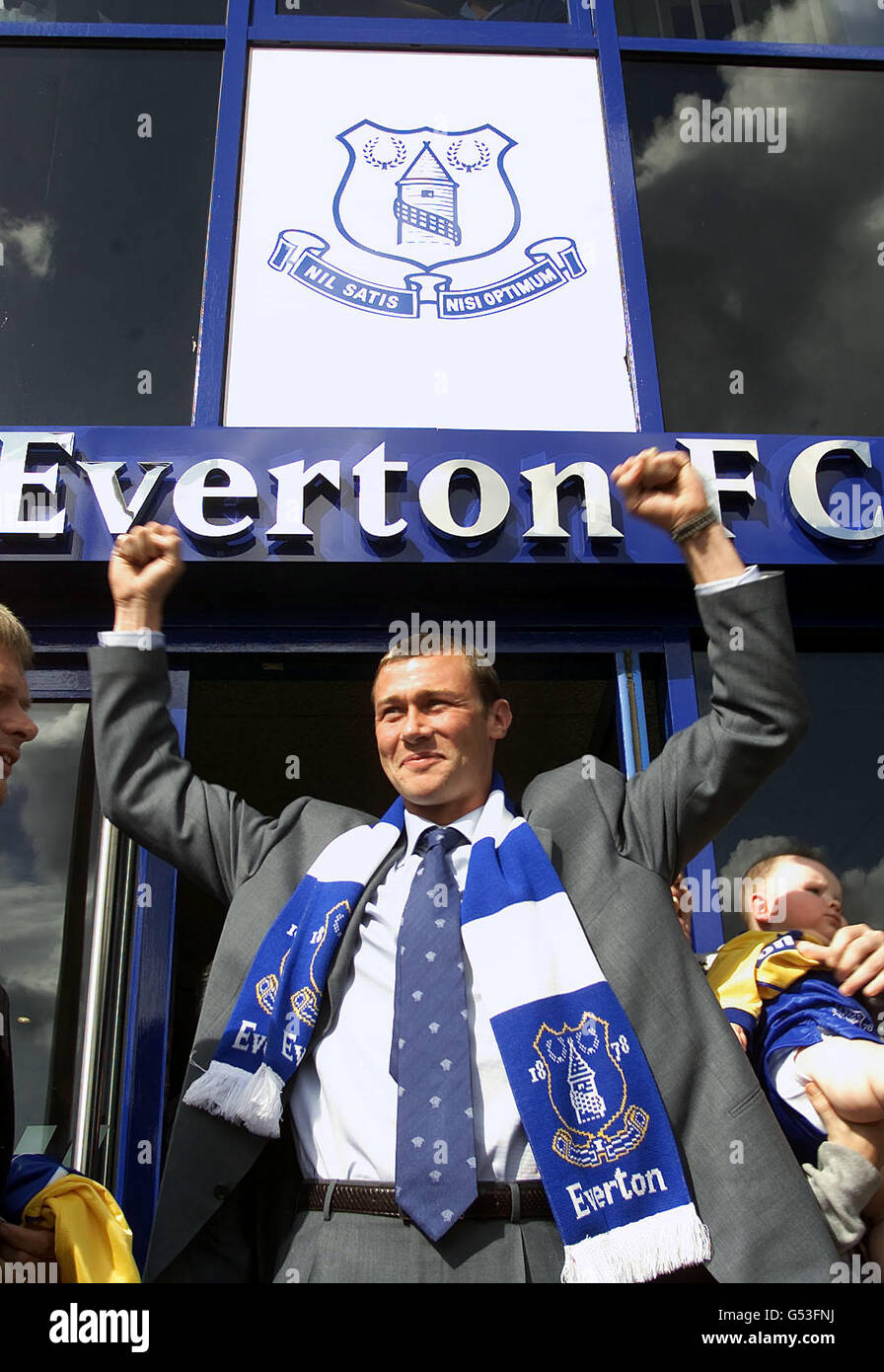 Glasgow house sold sign hi-res stock photography and images - Alamy