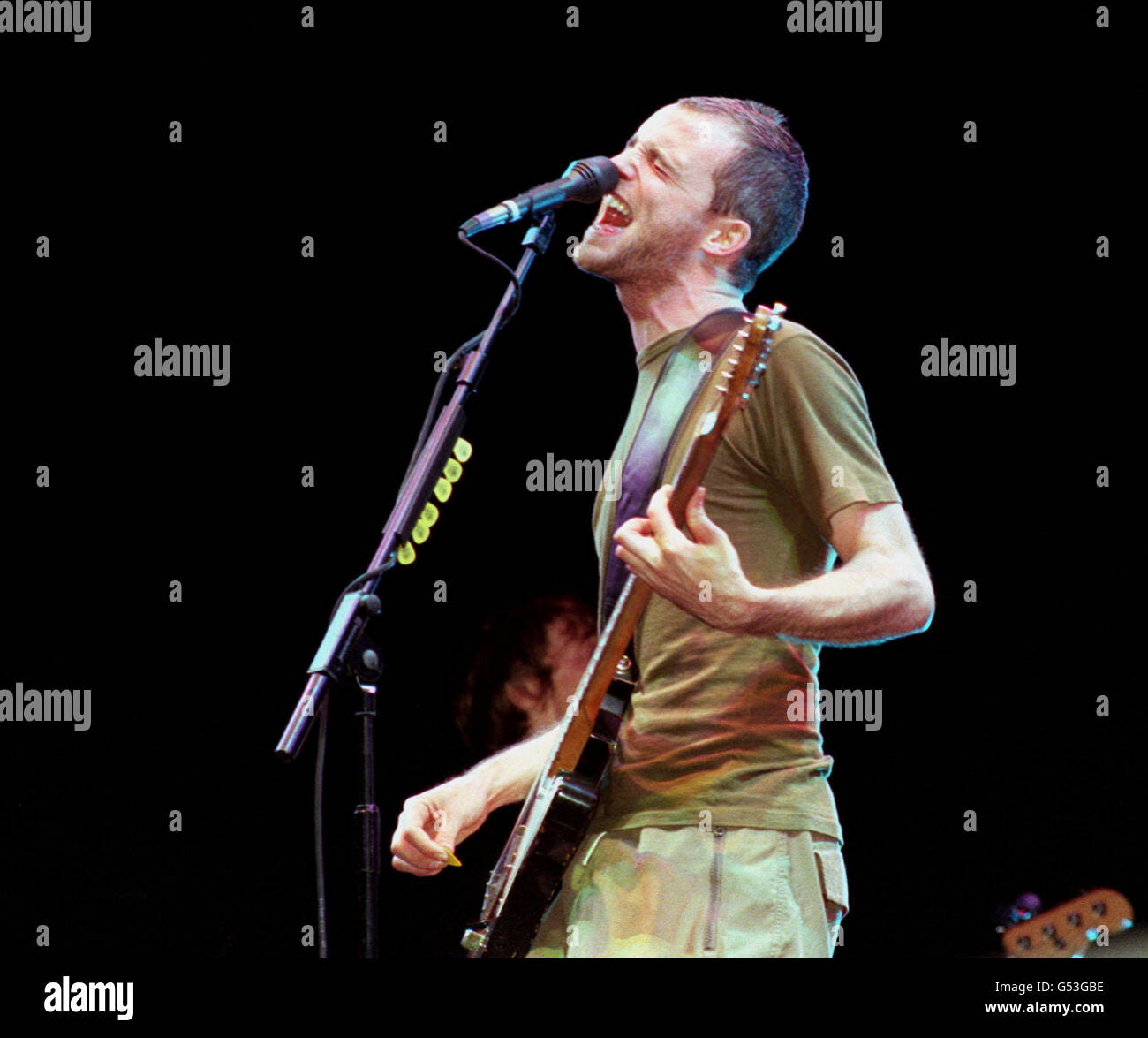 V2000 Travis Fran Healy Stock Photo - Alamy