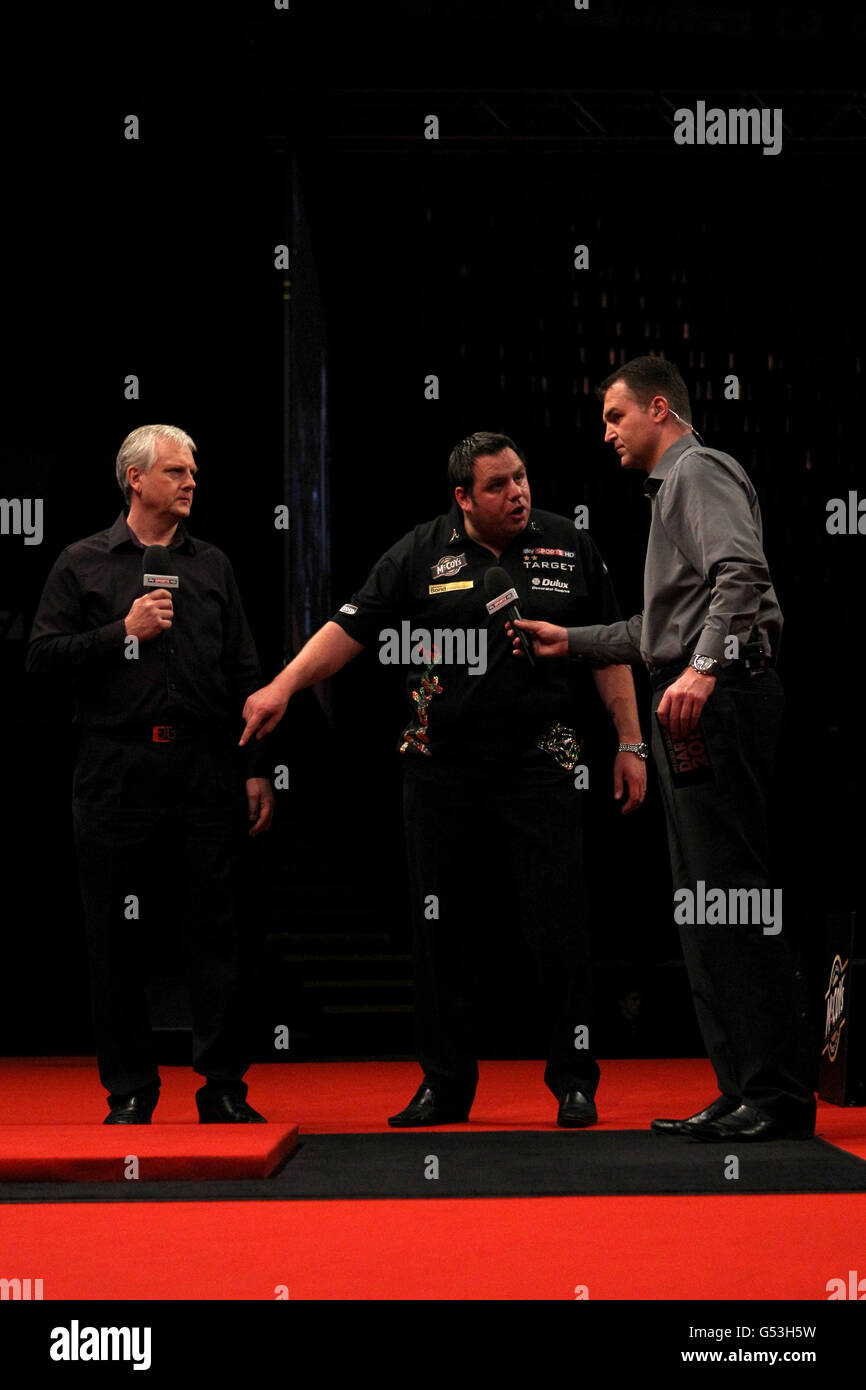 Dave clark darts hi-res stock photography and images - Alamy