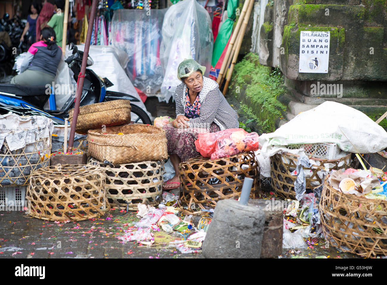 Market vendor in Bali Stock Photo - Alamy
