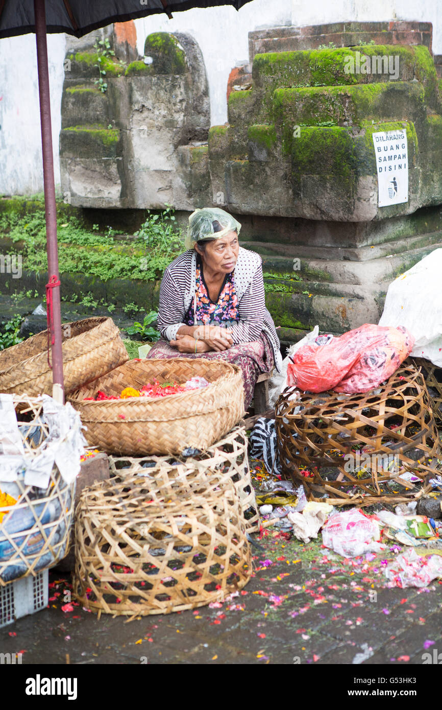 Market vendor in Bali Stock Photo - Alamy