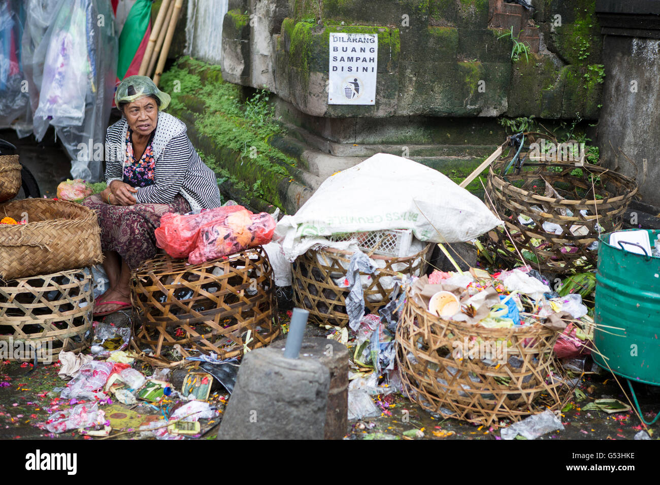 Market vendor in Bali Stock Photo - Alamy