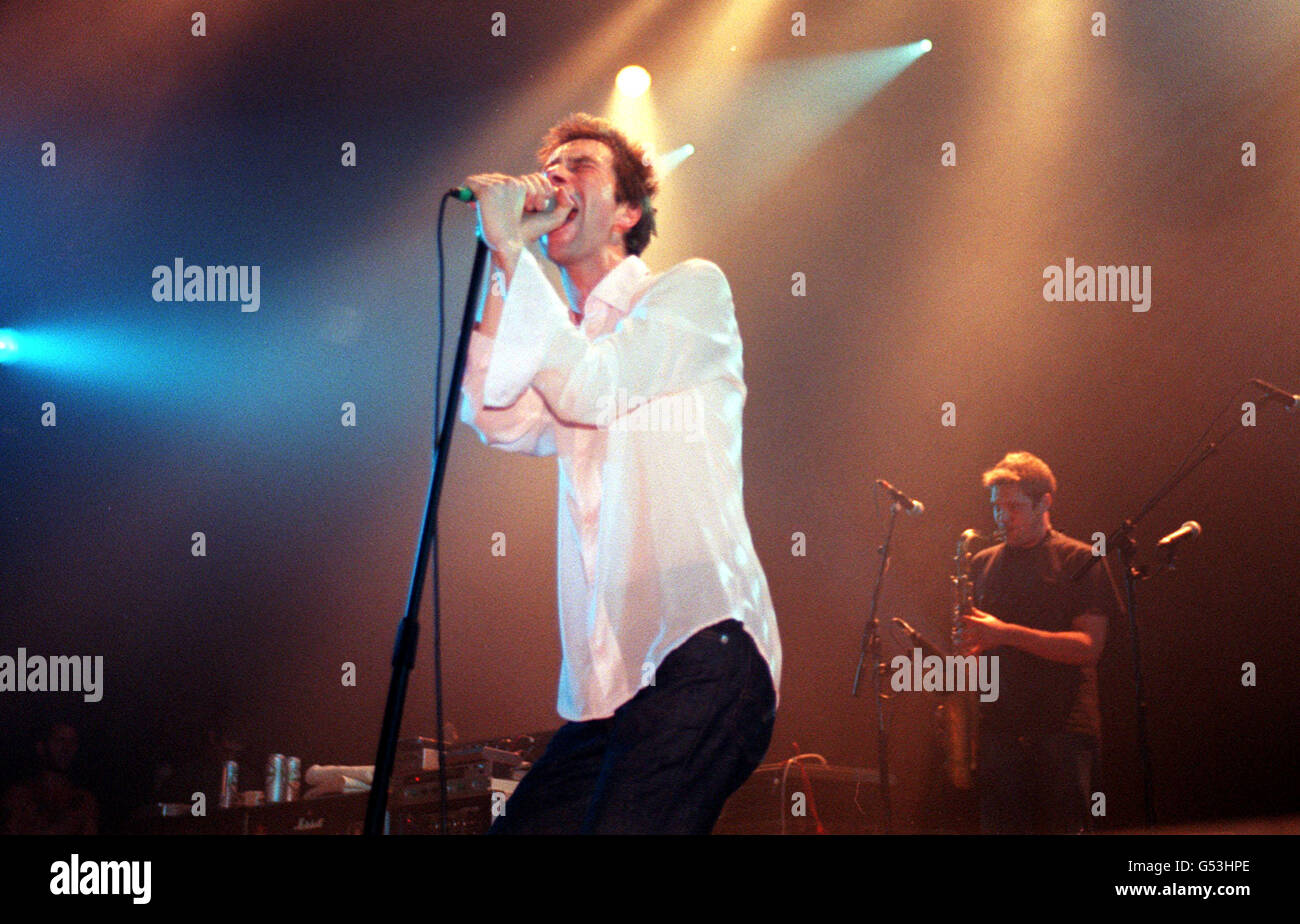 Primal Scream Bobby Gillespie Stock Photo - Alamy