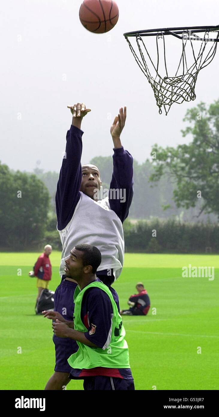 Arsenal training basketball Stock Photo - Alamy