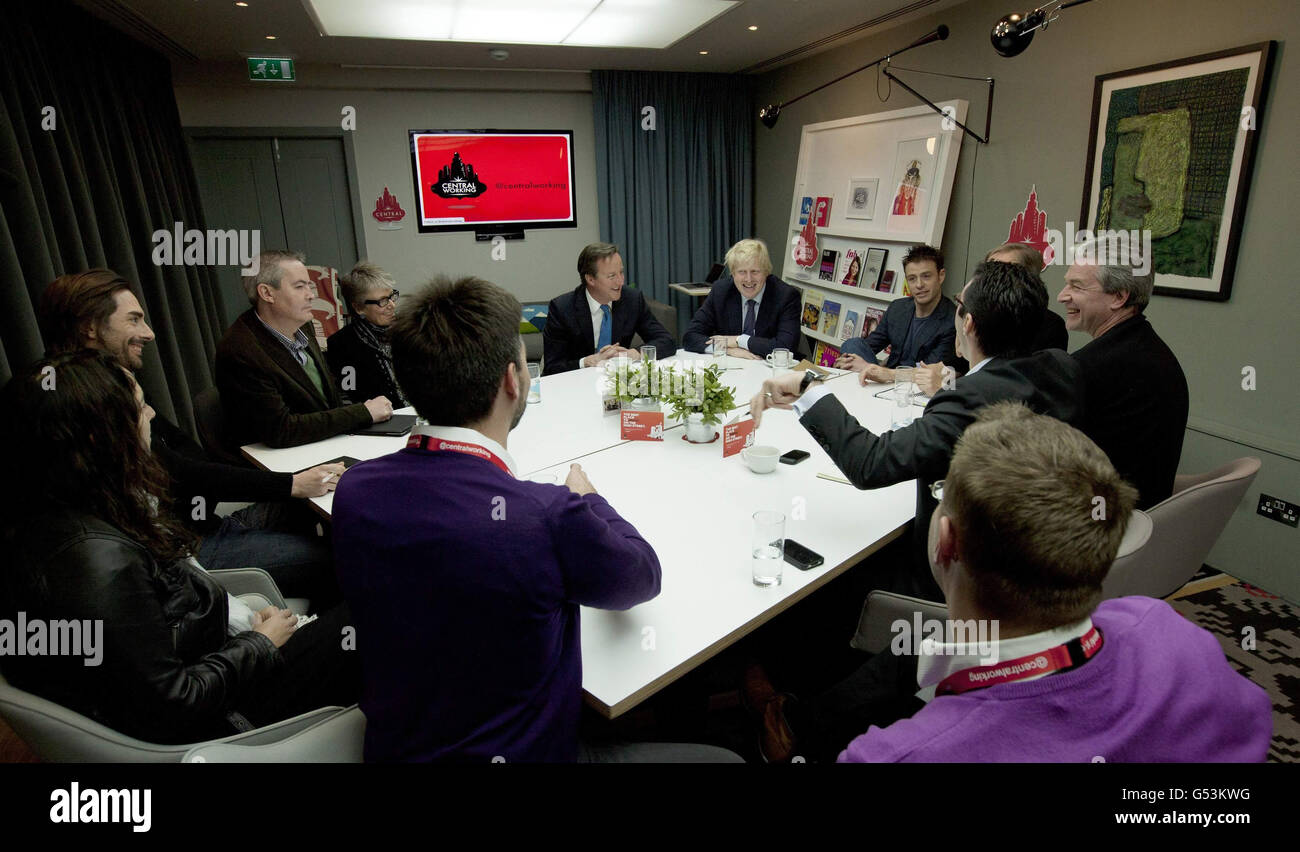 Round Table Discussion Stock Photos & Round Table Discussion Stock ...