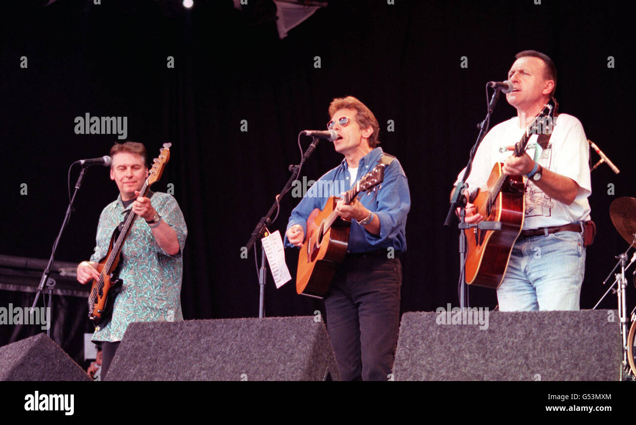 (left - right) Mark Griffiths, Iain Matthews and Andy Roberts ...