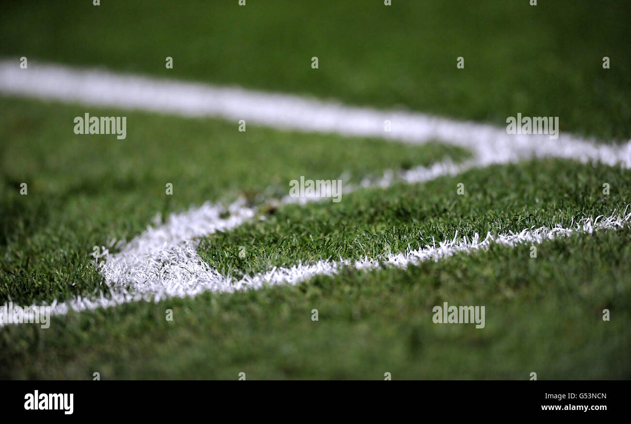 Football corner markings hi-res stock photography and images - Alamy