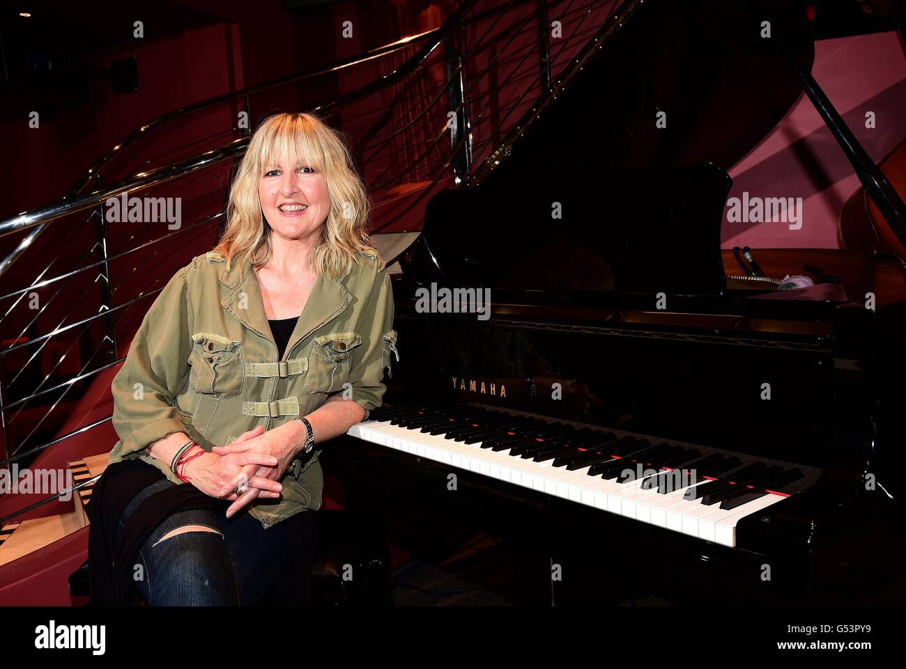 Welsh singer songwriter donna lewis poses for hi-res stock photography ...