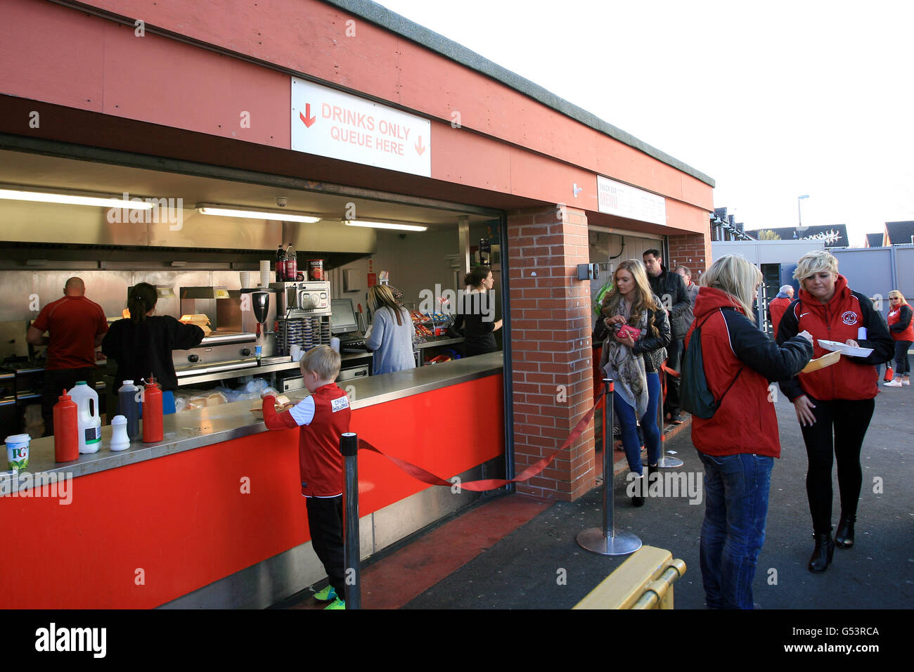 English football fans town square hi-res stock photography and images ...