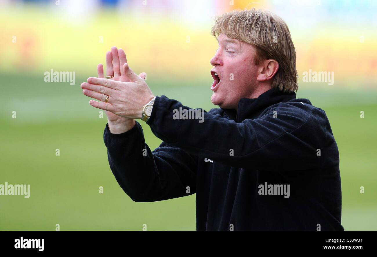 Motherwell's Stuart McCall during the Clydesdale Bank Scottish Premier ...