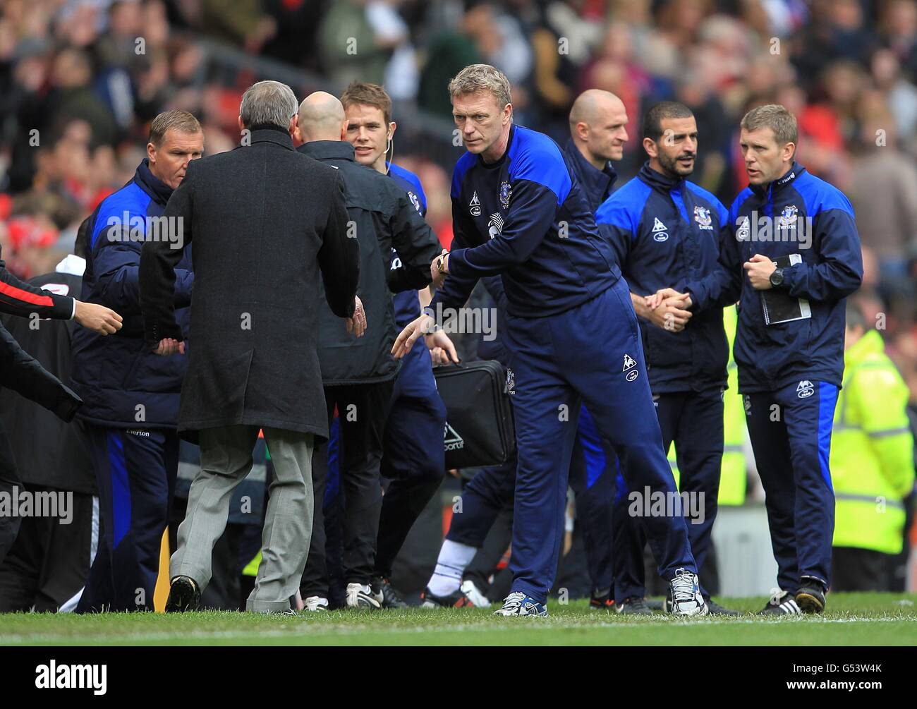 Manchester united trafford shake hands hi-res stock photography and ...
