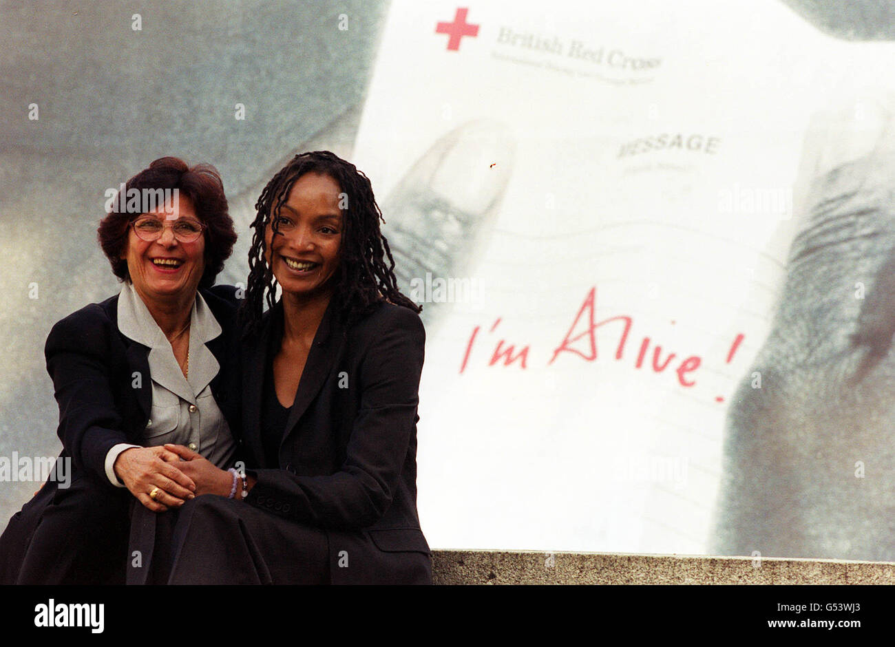 Family reunited red cross hi-res stock photography and images - Alamy