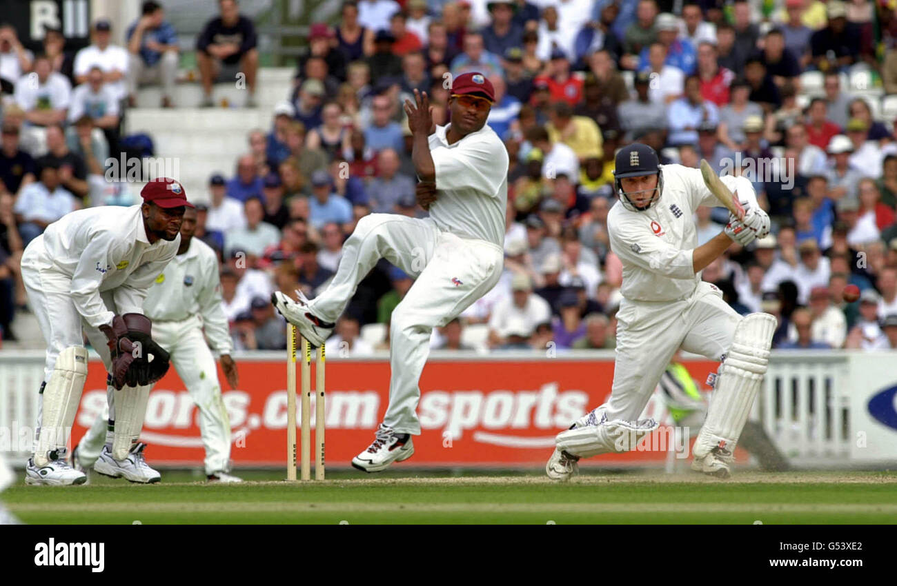 Sport cricket action michael atherton hi-res stock photography and ...