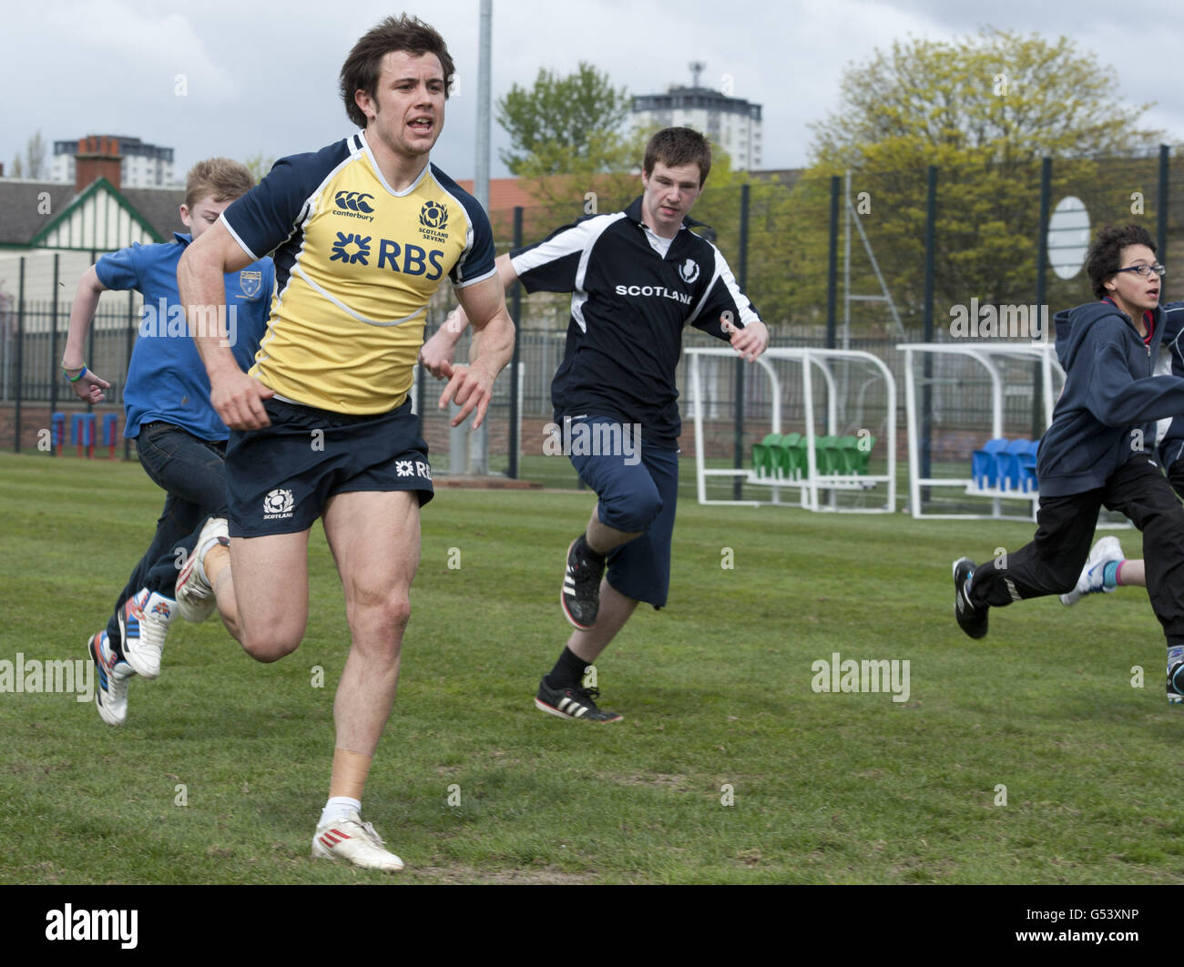 Scotland 7s james flemming takes on members of shawlands academy hi-res ...