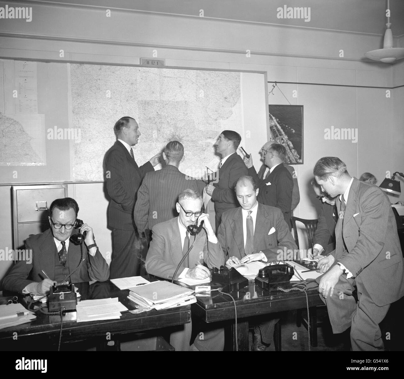 Shell mex house hi-res stock photography and images - Alamy