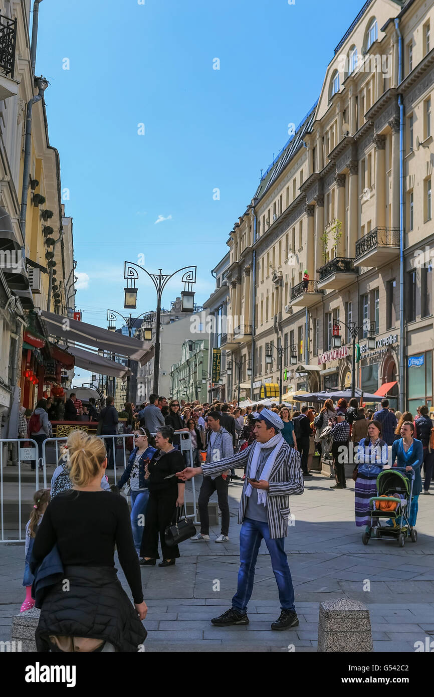 Tourists in the city center, Moscow, Russia Stock Photo - Alamy