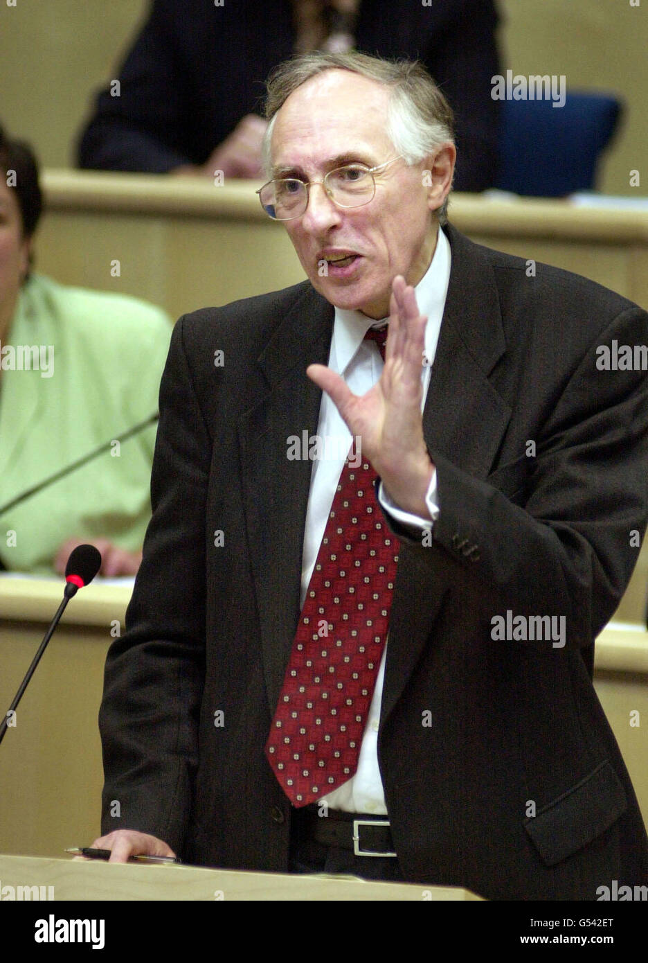 First Minister Donald Dewar gaving an emergency statement on the state ...