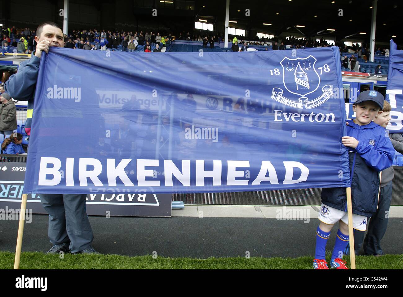 Everton's supporters club's parade their flags around the pitch Stock ...