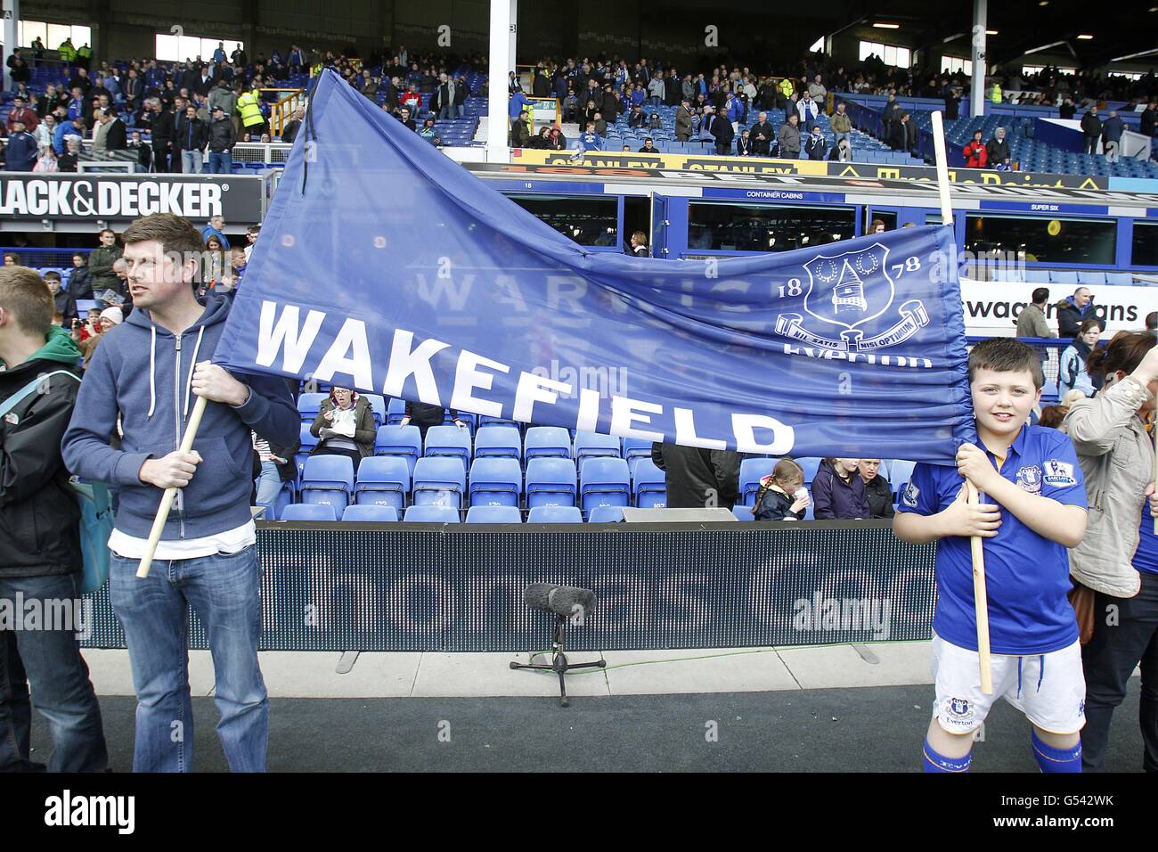 Everton's supporters club's parade their flags around the pitch Stock ...
