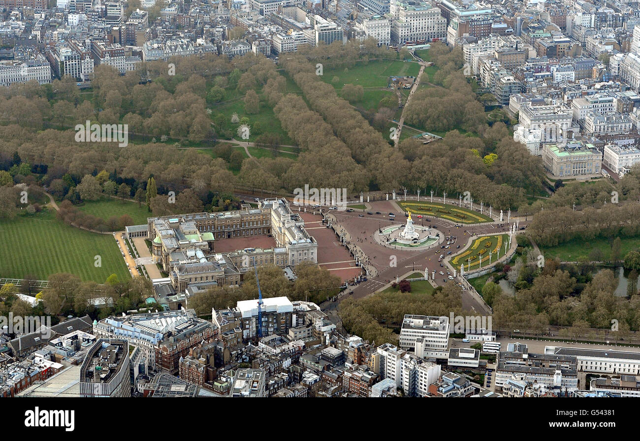 Aerial view of Buckingham Palace and Green Park, London Stock Photo - Alamy