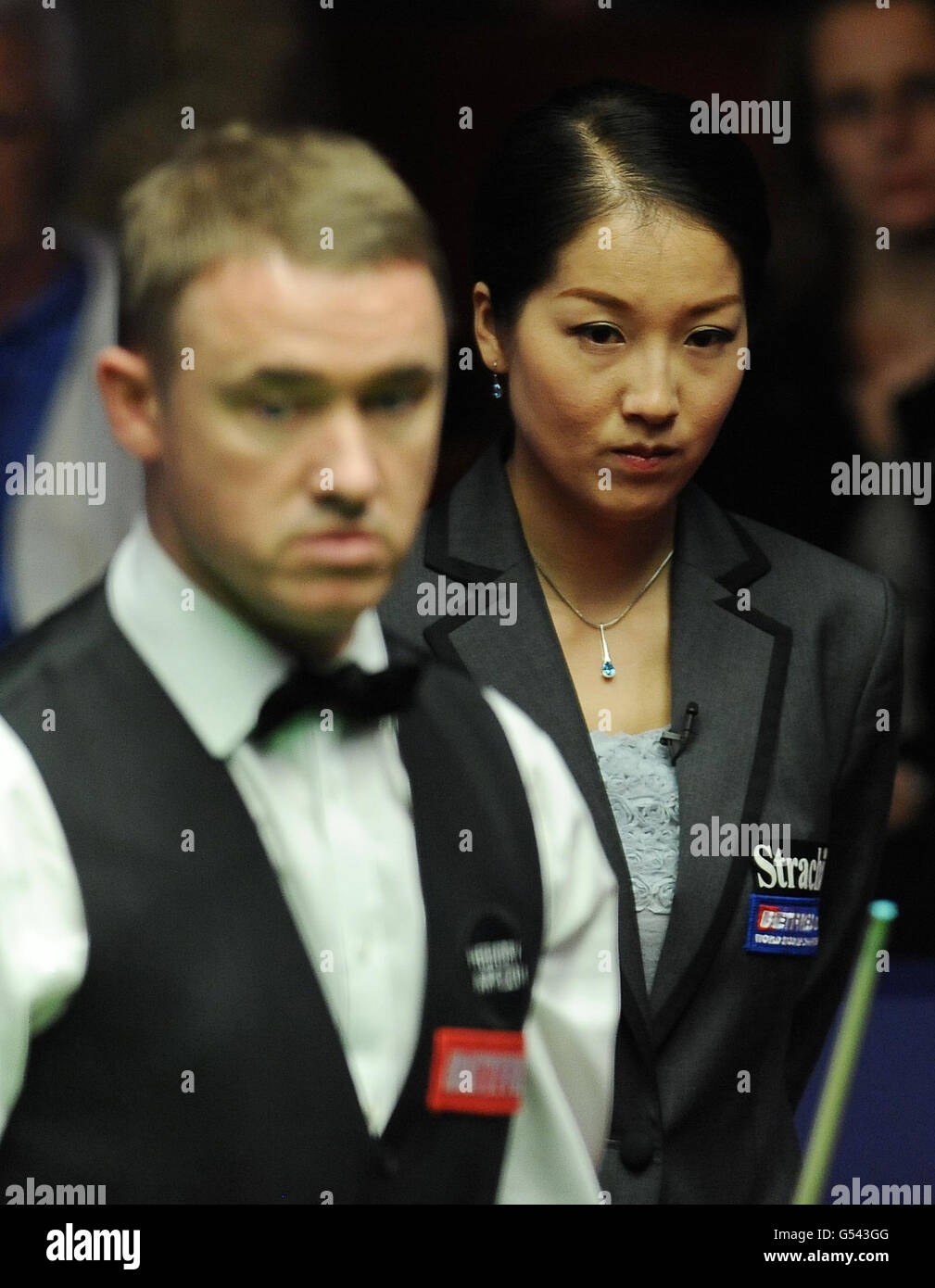 Chinese snooker referee hi-res stock photography and images - Alamy