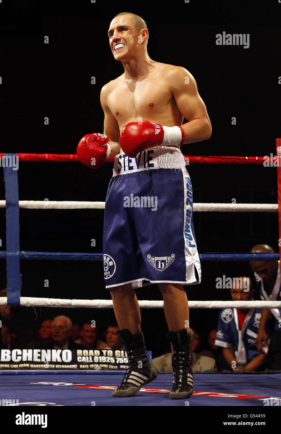 Boxing oldham sports centre hi-res stock photography and images - Alamy