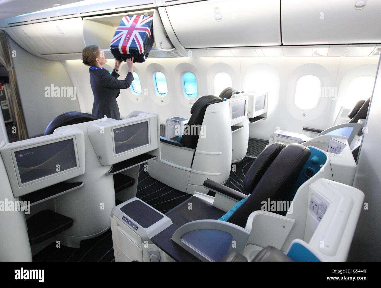 Boeing 787 dreamliner overhead hi-res stock photography and images - Alamy