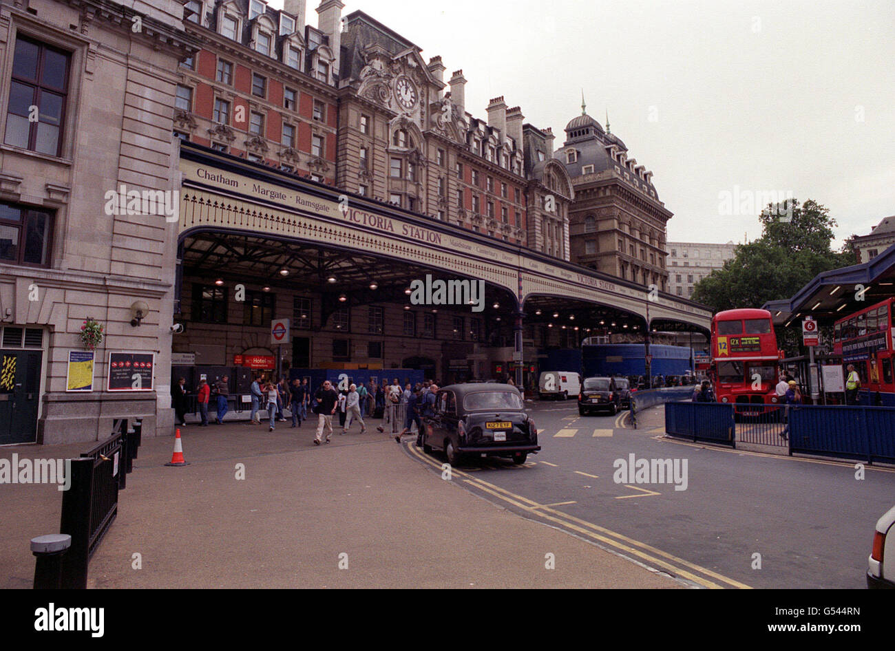 Victoria station london exterior hi-res stock photography and images ...