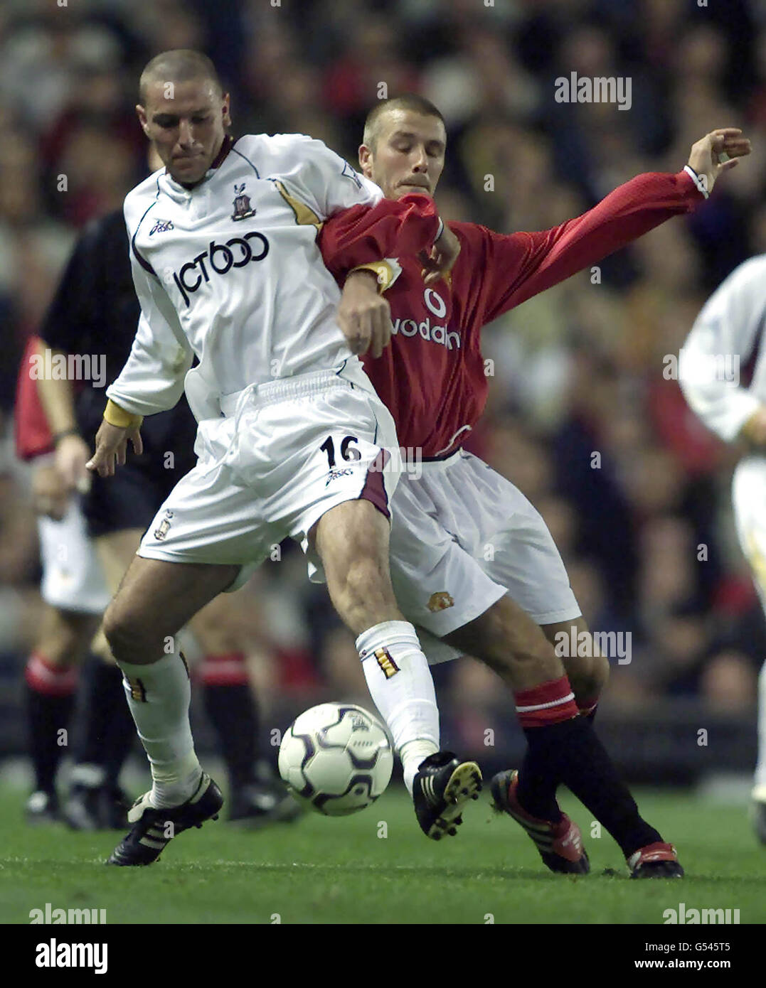 Manchester United's David Beckham (right) challenges Lee Sharpe of ...