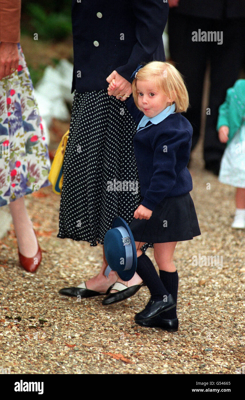 Princess beatrice holds hands with her mother hi-res stock photography ...