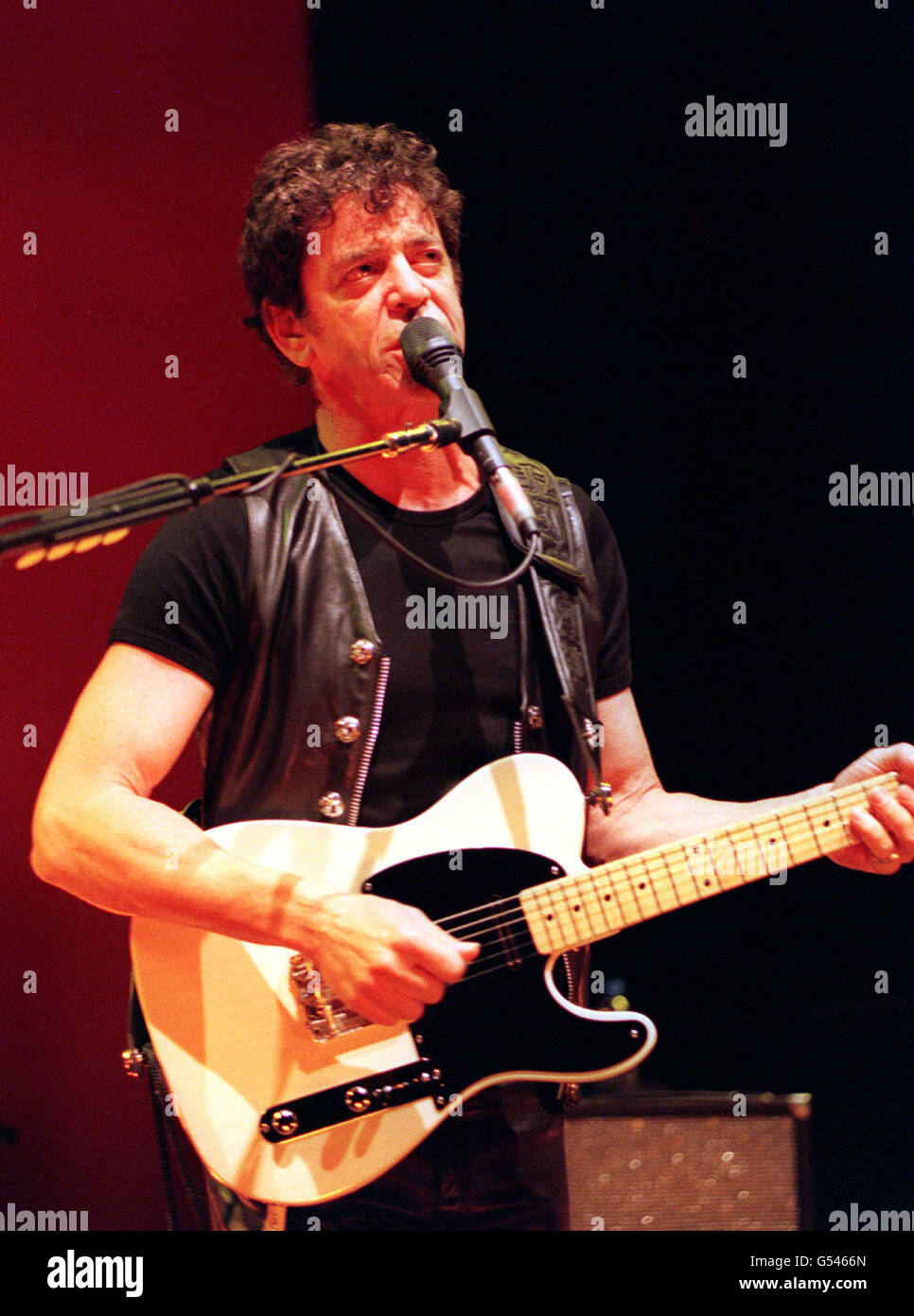 Singing with guitar to veteran hi-res stock photography and images - Alamy