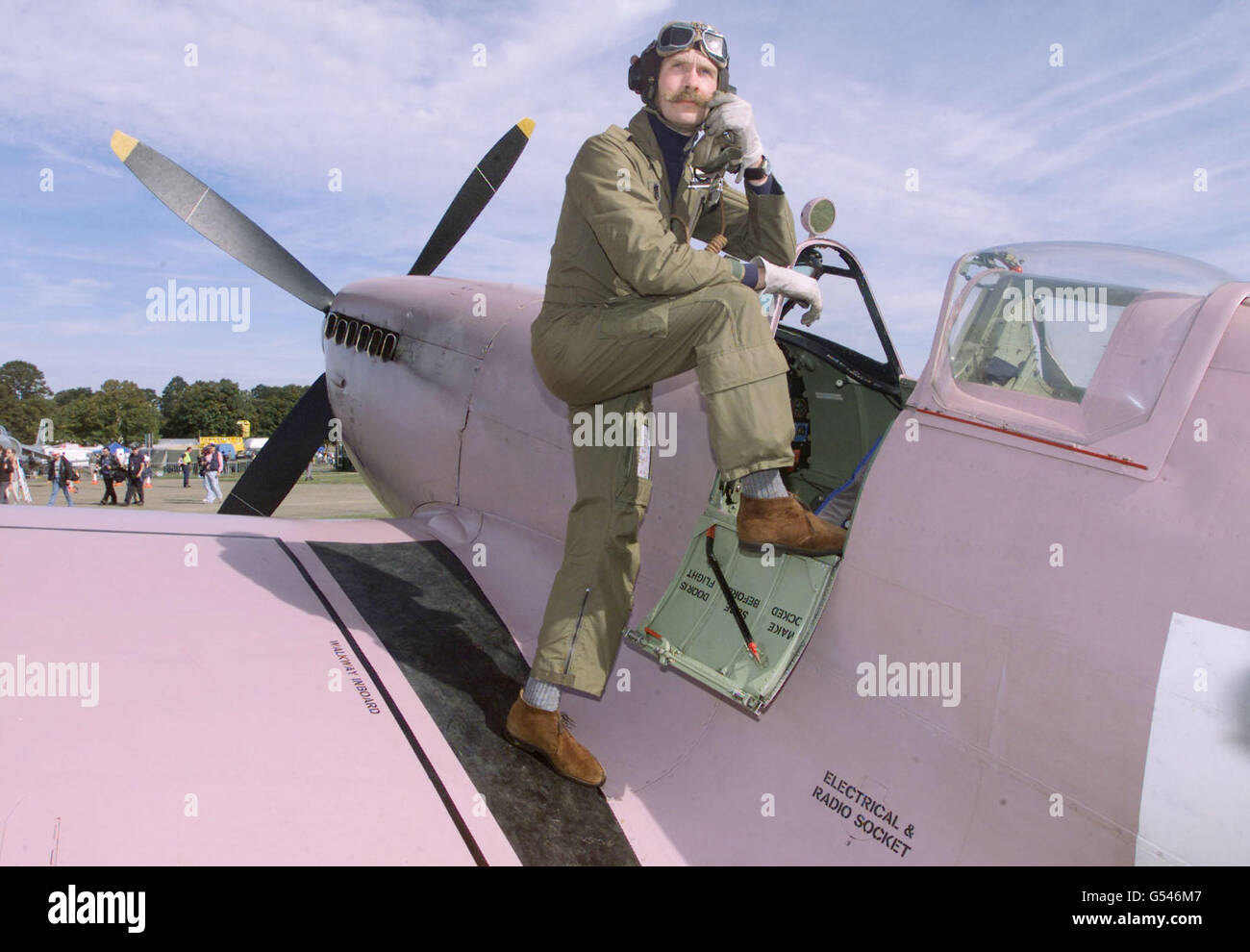Raf uniform world war 2 hi-res stock photography and images - Alamy