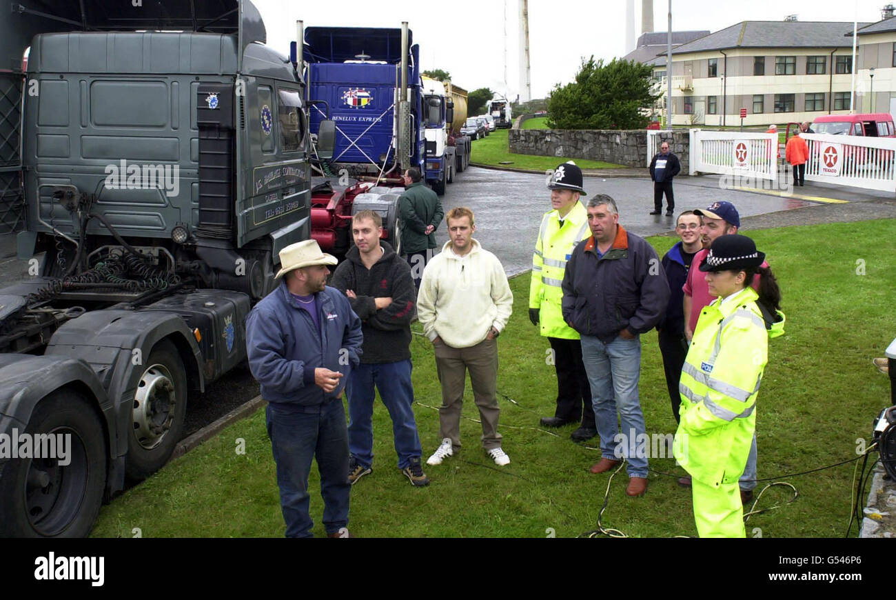 Lorry drivers Texaco Oil blockade Stock Photo - Alamy