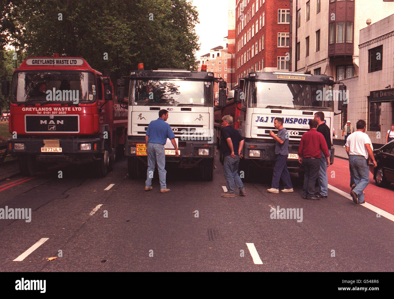 Lorry drivers blockade park lane hi-res stock photography and images ...