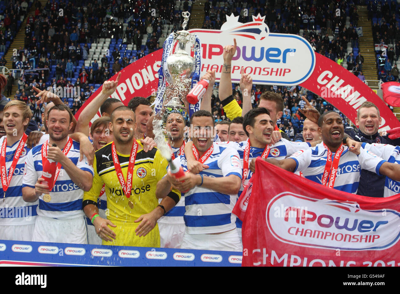 The reading fc team lift the championship trophy madejski stadium hi ...