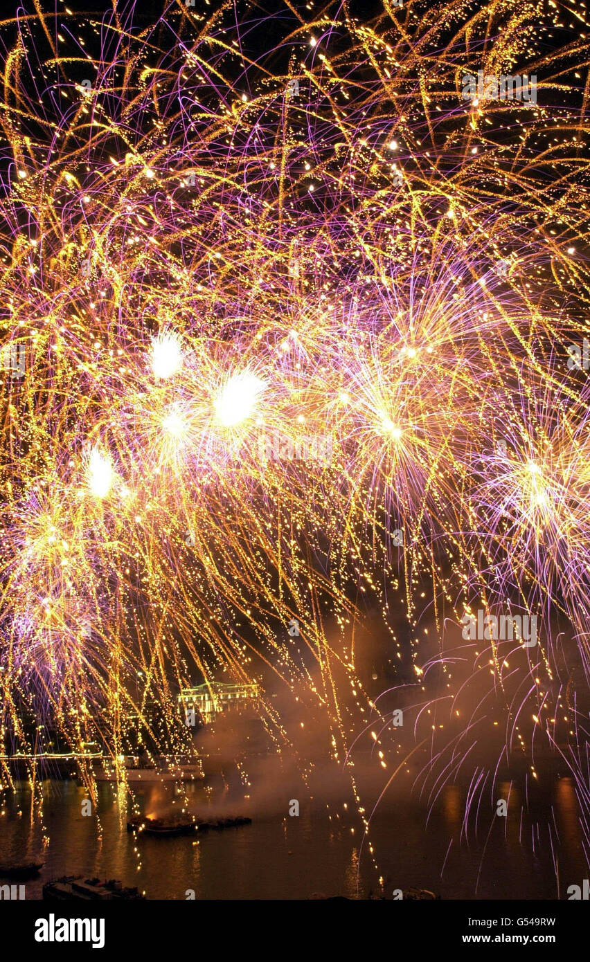 Colour celebrating display fireworksgallery hi-res stock photography ...