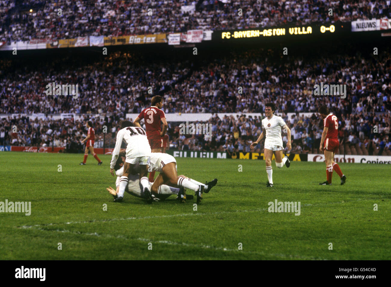 Gary williams aston villa hi-res stock photography and images - Alamy