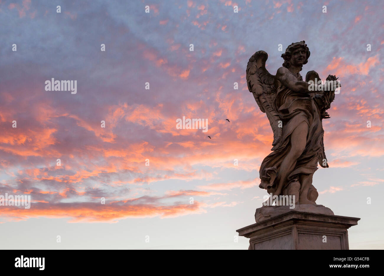 Sunset in Rome Bridge of Angels Bernini statues Stock Photo - Alamy