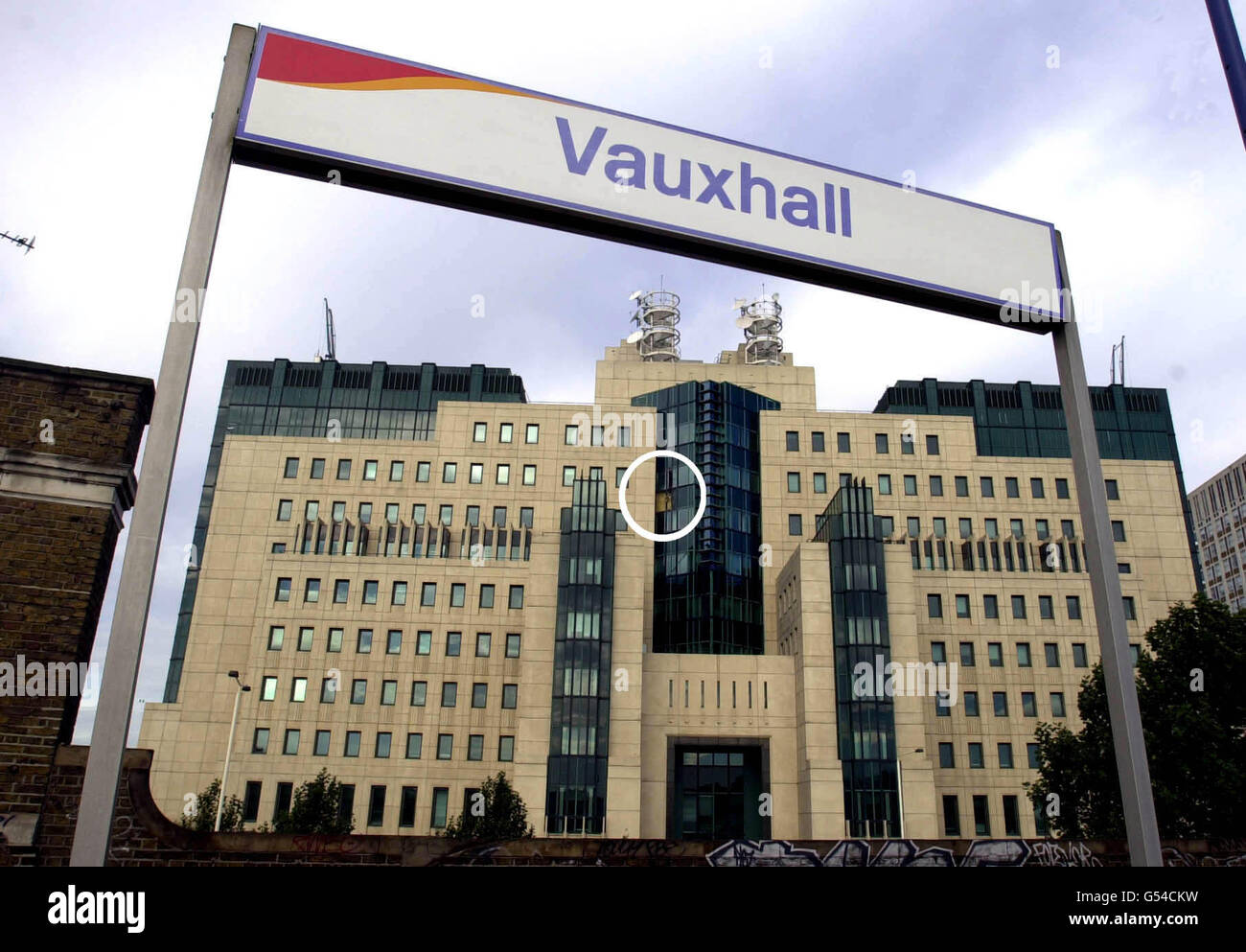 Mi6 blast damage hi-res stock photography and images - Alamy