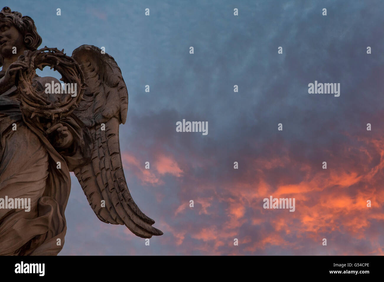 Sunset in Rome Bridge of Angels Bernini statues Stock Photo - Alamy