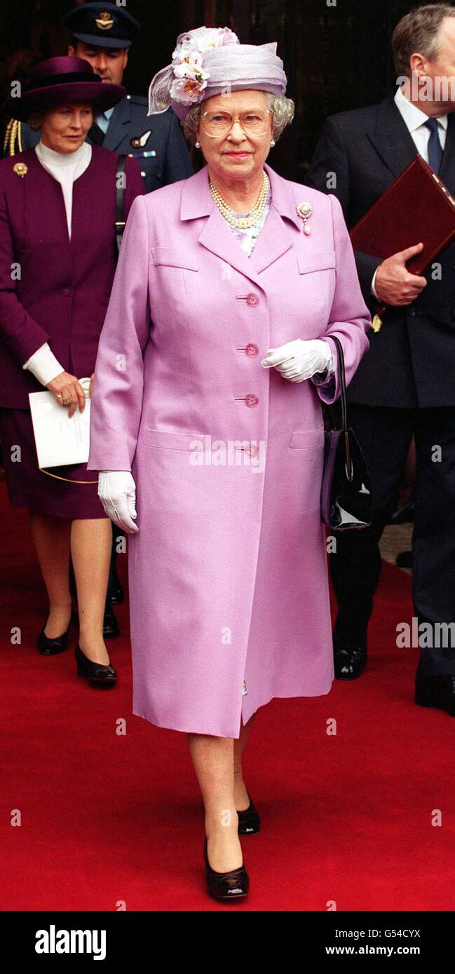 Queen at Commonwealth conference Stock Photo - Alamy