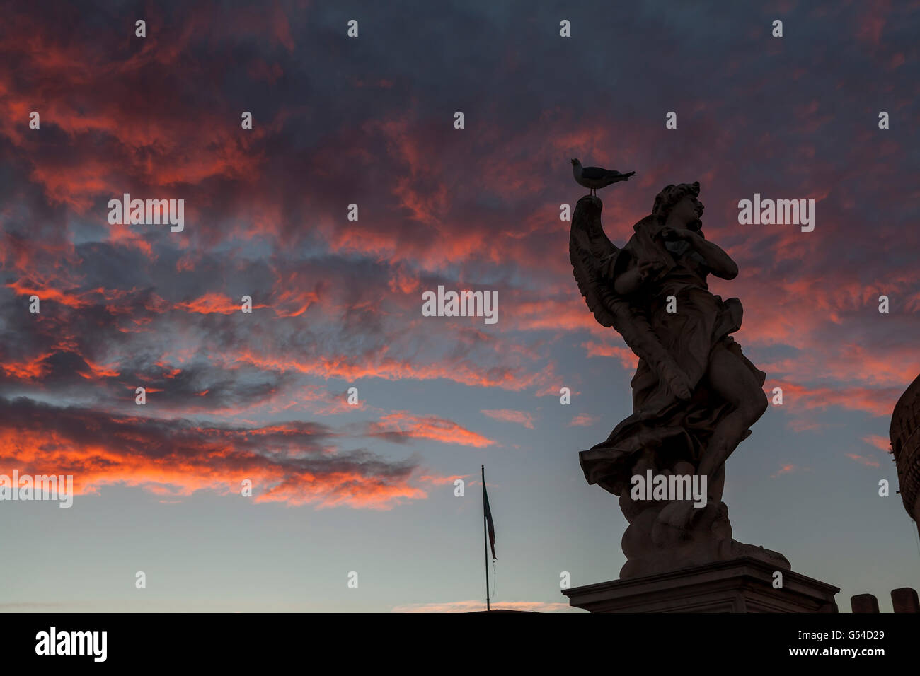 Sunset in Rome Bridge of Angels Bernini statues Stock Photo - Alamy