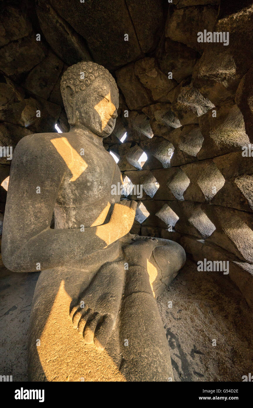 Indonesia, Java Tengah, Magelang, statue in the temple complex of ...