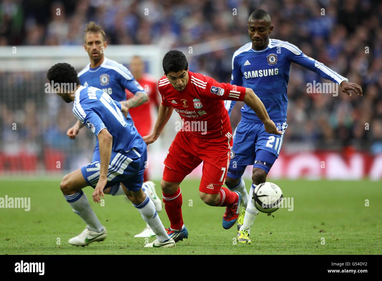 Chelseas left right jose bosingwa hi-res stock photography and images ...