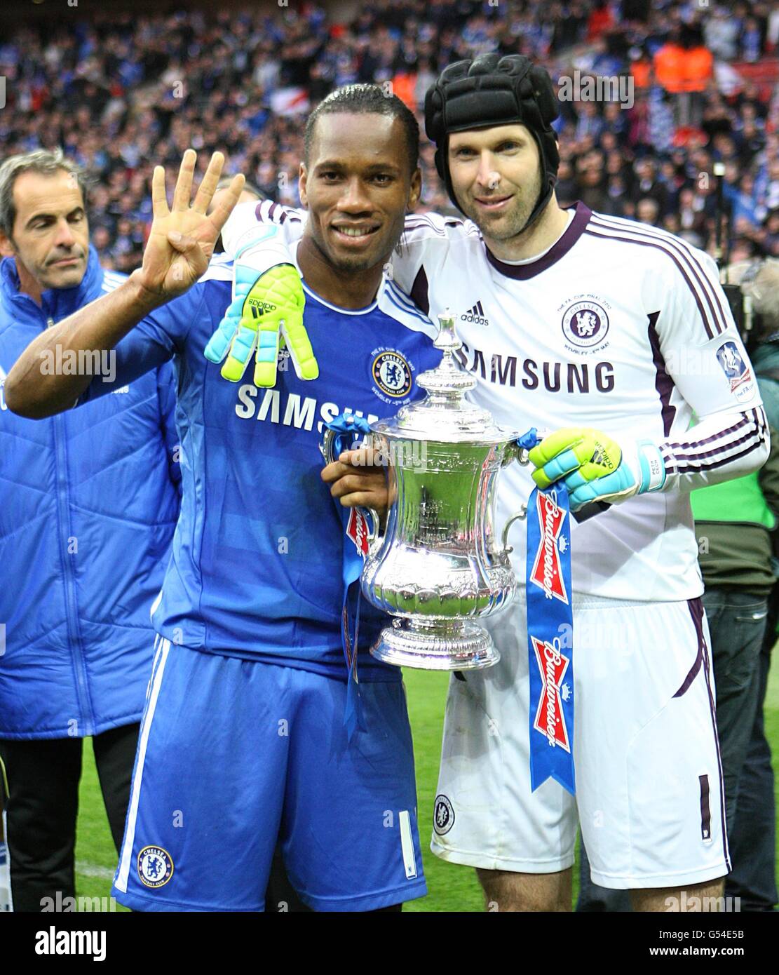 Didier drogba chelsea celebration hi-res stock photography and images ...