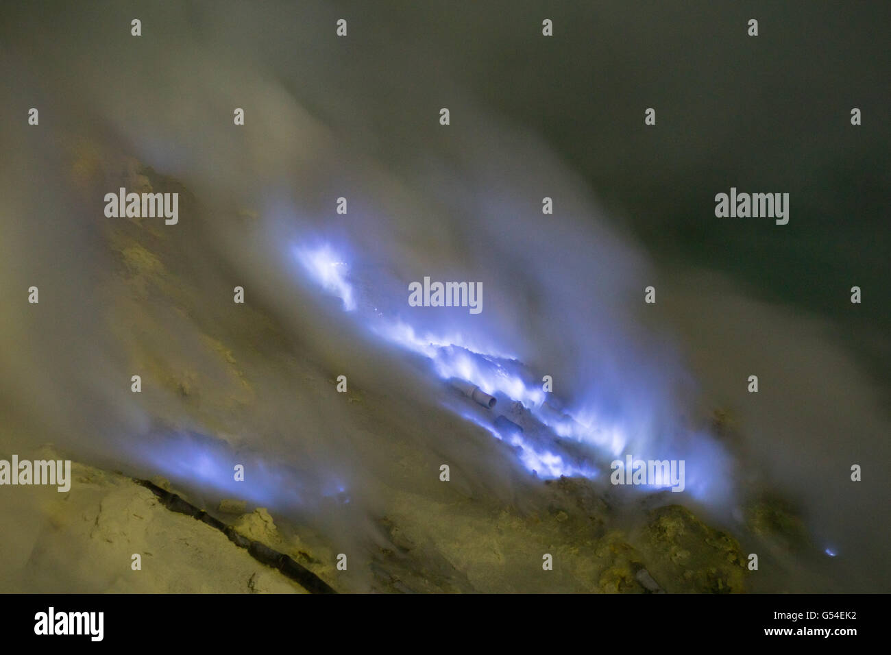 Indonesia, Java Timur, Bondowoso, Blue fire on the volcano Ijen Stock ...