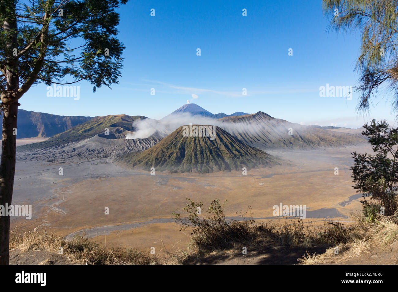 Indonesia, Java Timur, Probolinggo, Bromo (smoking crater on the left ...