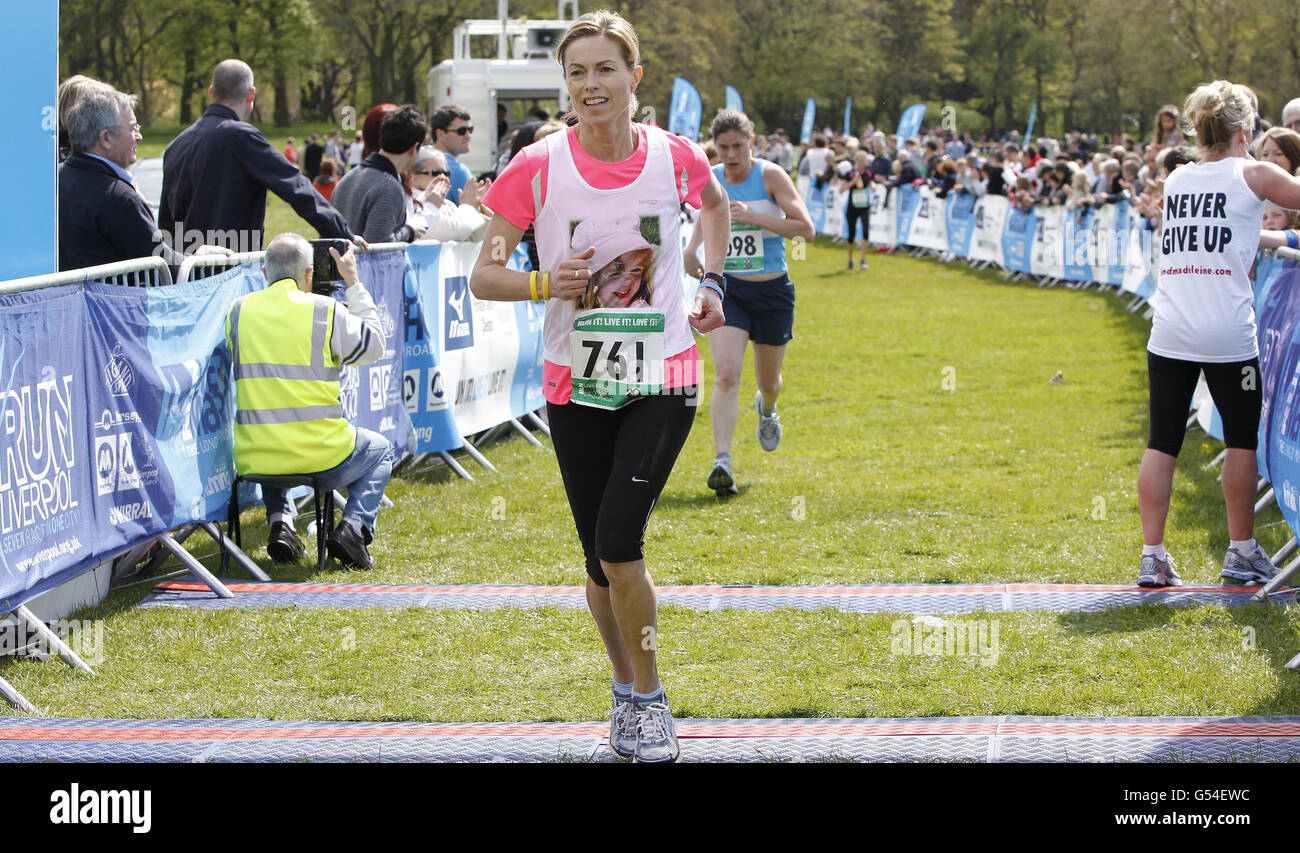 Kate McCann (centre) with husband Gerry McCann, have joined runners for ...